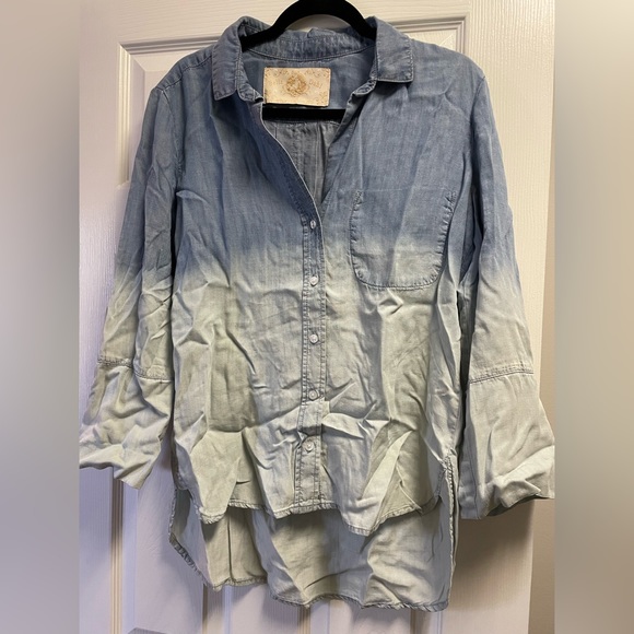 Bella Dahl | Tops | Bella Dahl Chambray Button Down | Poshmark